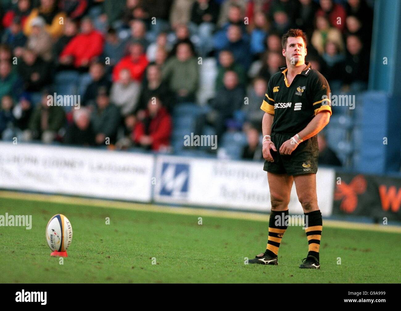 Wasps kenny logan lines up a conversion hi-res stock photography and ...