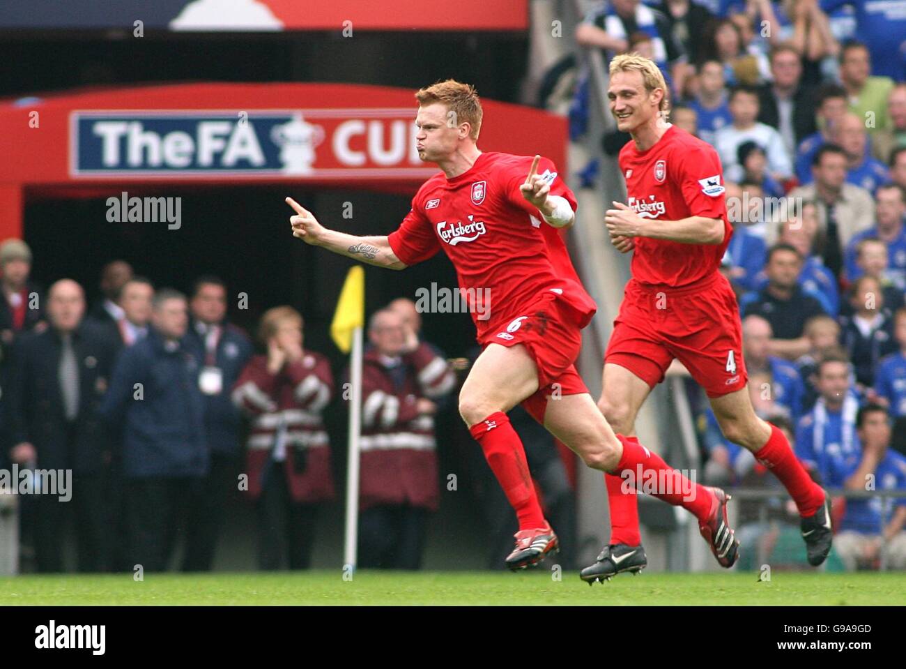 Riise chelsea liverpool hi-res stock photography and images - Alamy