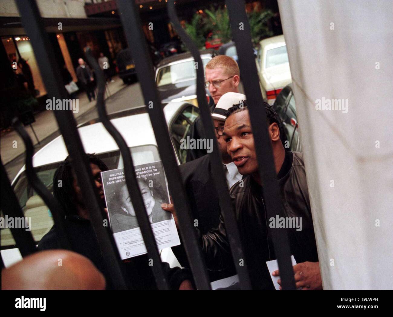 Mike tyson outside grosvenor house hotel in park lane hi-res stock ...