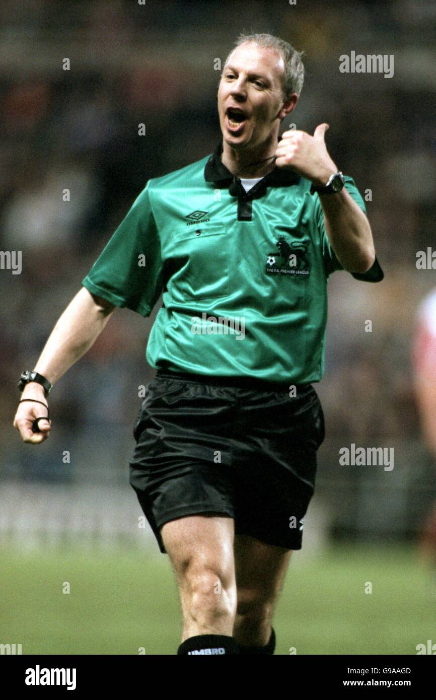 Referee neale barry hi-res stock photography and images - Alamy