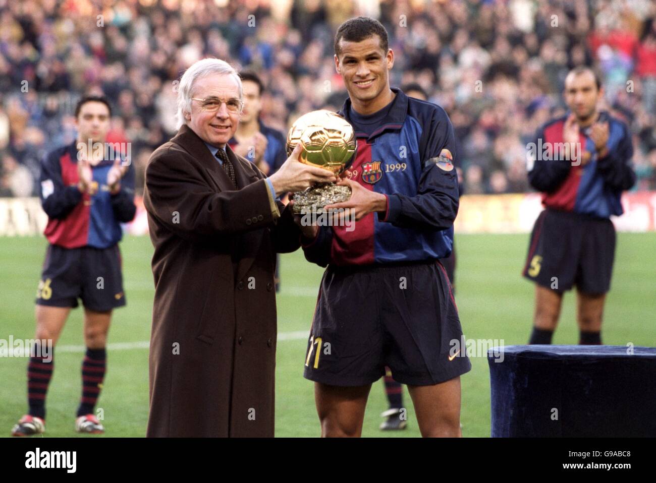 Barcelona's Rivaldo (right) receives his world player of the year award ...