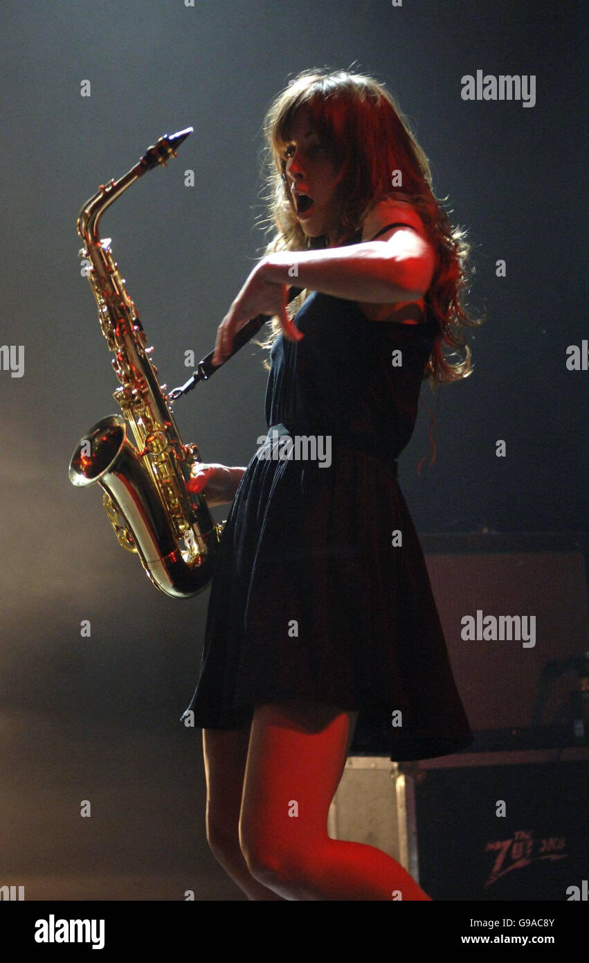 Zutons live in concert hi-res stock photography and images - Alamy