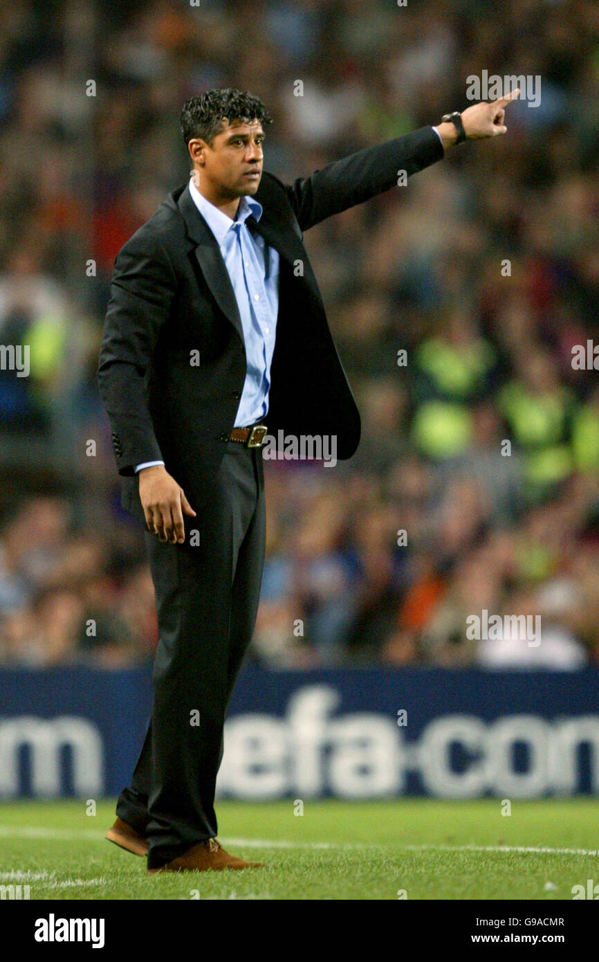 Barcelona coach frank rijkaard shout instructions to his players hi-res ...