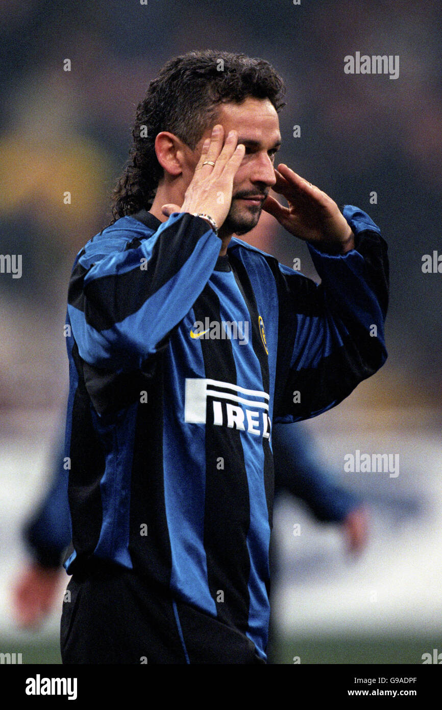 Roberto baggio inter hi-res stock photography and images - Alamy