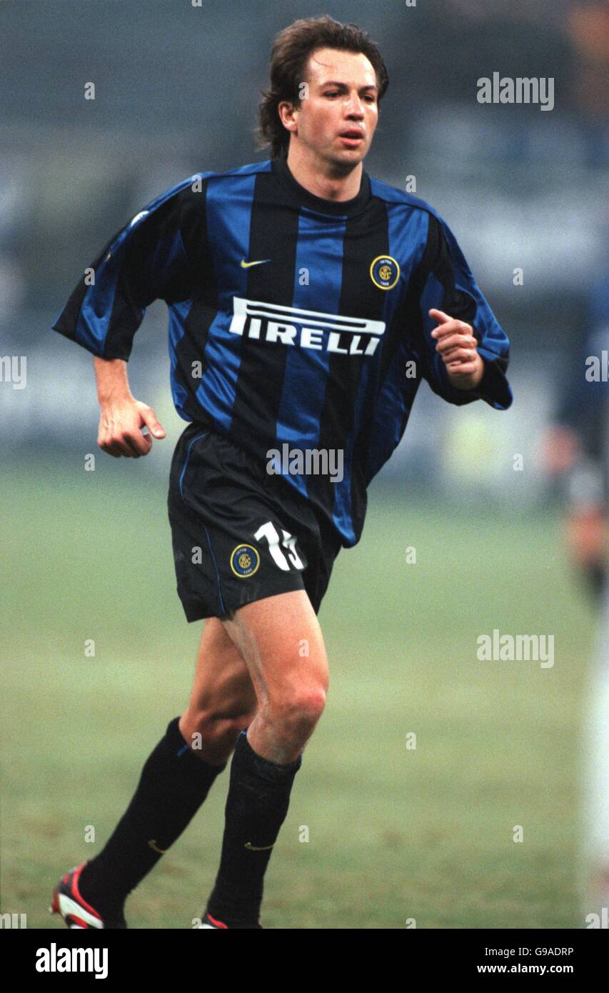Inter milans benoit cauet hi-res stock photography and images - Alamy