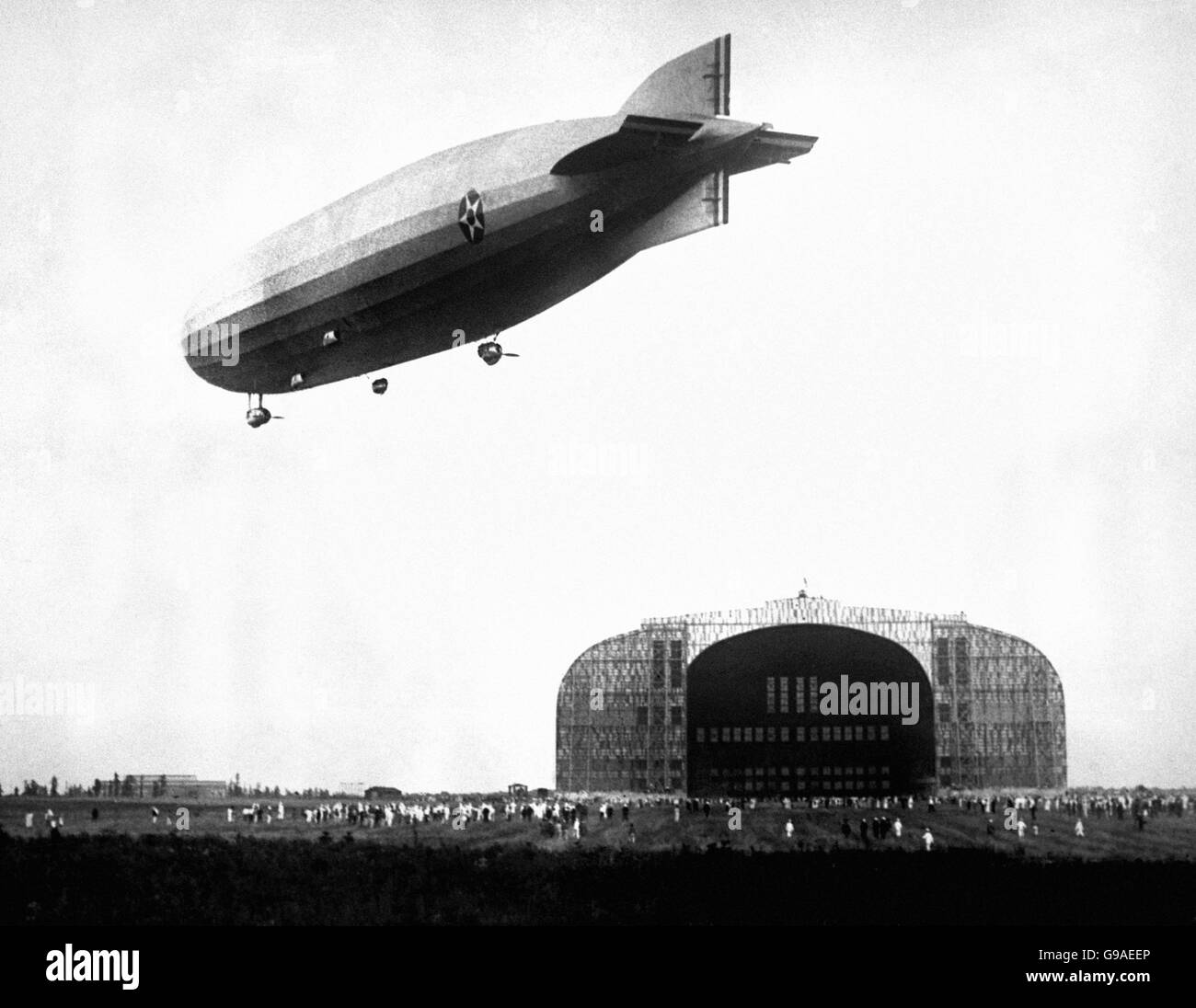 The USS Shenandoah,(ZR1) the world's largest airship after having just ...