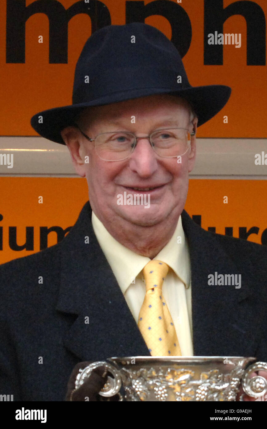 RACING Cheltenham. Terry Warner, Trainer Stock Photo - Alamy