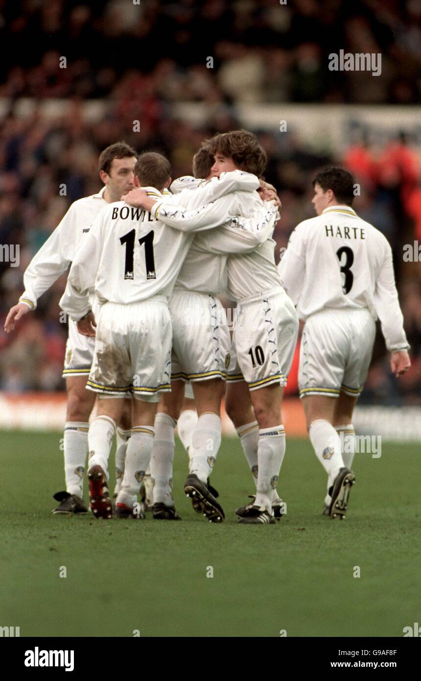 Leeds uniteds lee congratulates winning goal harry kewell hi-res stock ...