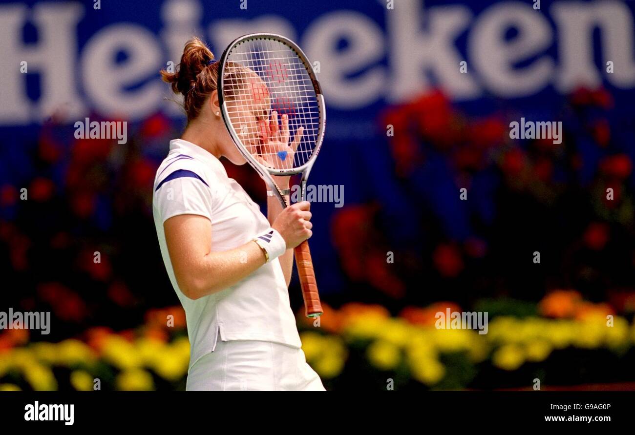 Martina hingis australian open 2000 hi-res stock photography and images ...