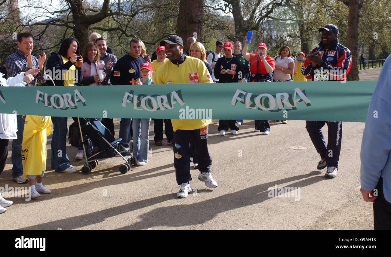 Danny wallace footballer hi-res stock photography and images - Alamy