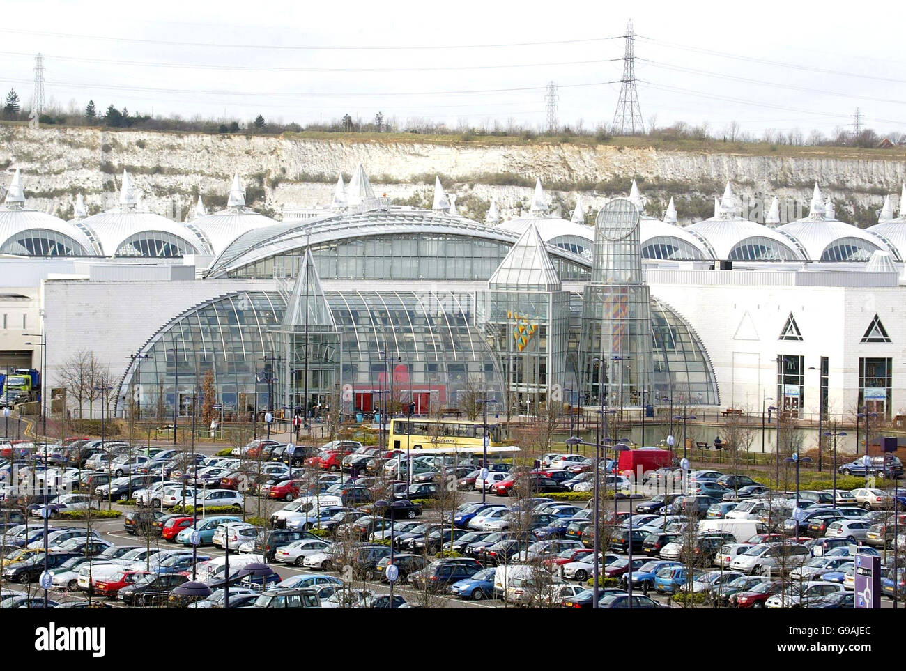 A view bluewater shopping centre hi-res stock photography and images ...