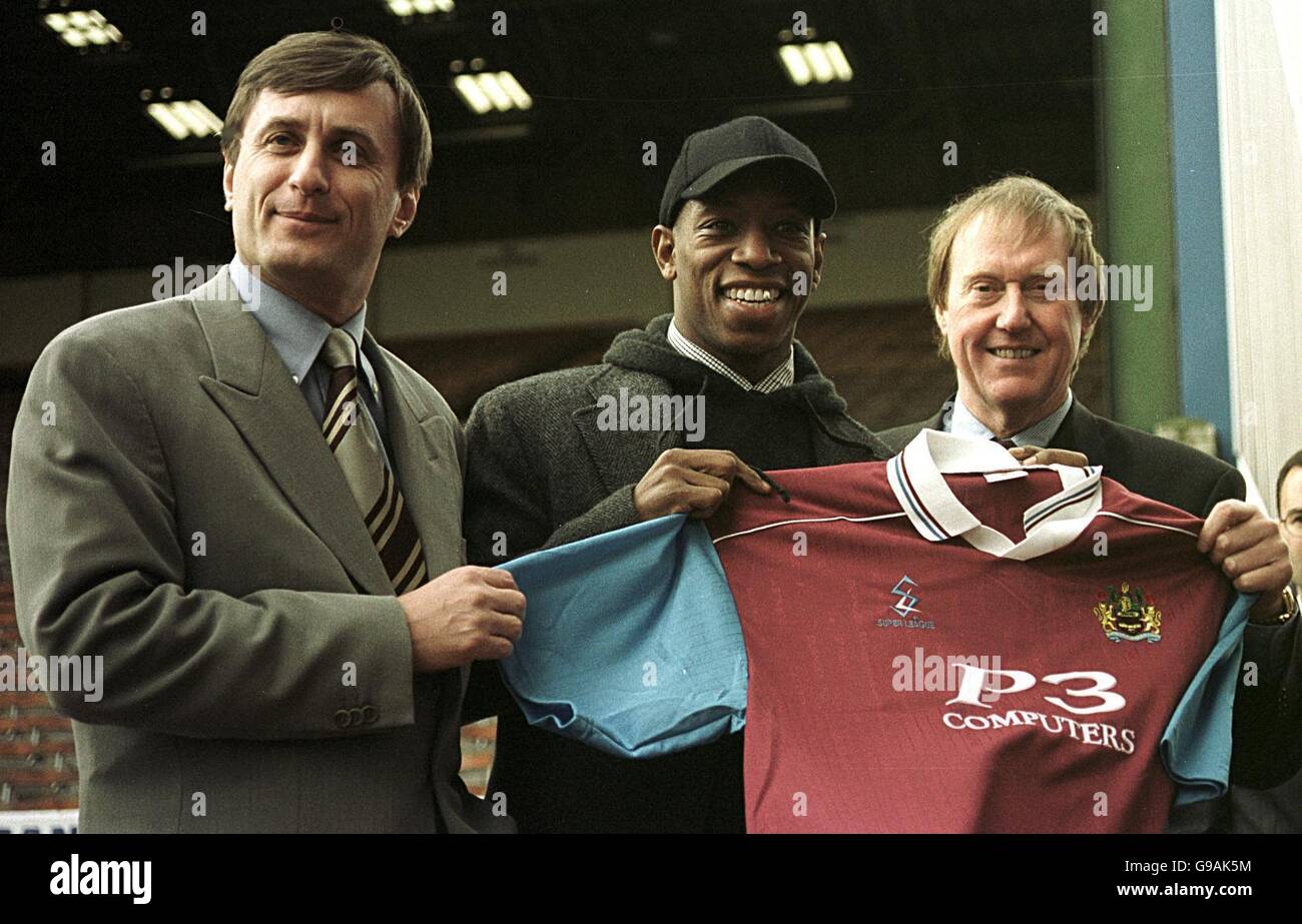 Burnley's new signing Ian Wright (c) with Vice Chairman Ray Ingleby (l ...
