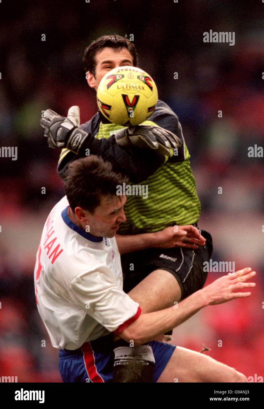(L-R) Crystal Palace's Andy Linighan and goalkeeper Steve Mautone clash ...