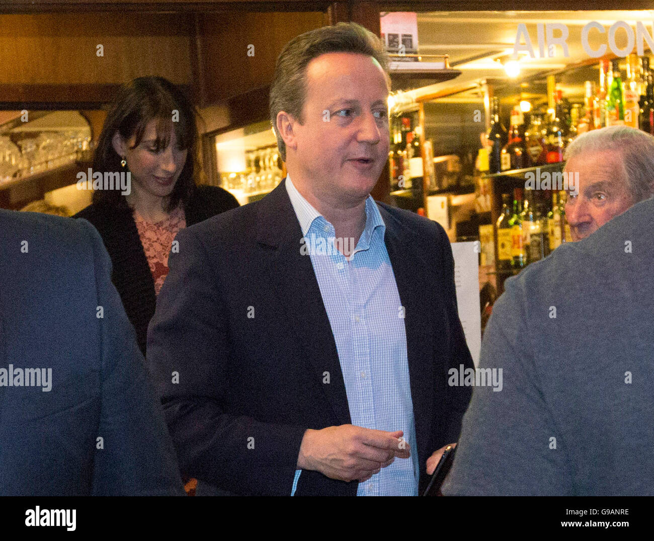 Prime Minister David Cameron and his wife Samantha leave Il Posto ...