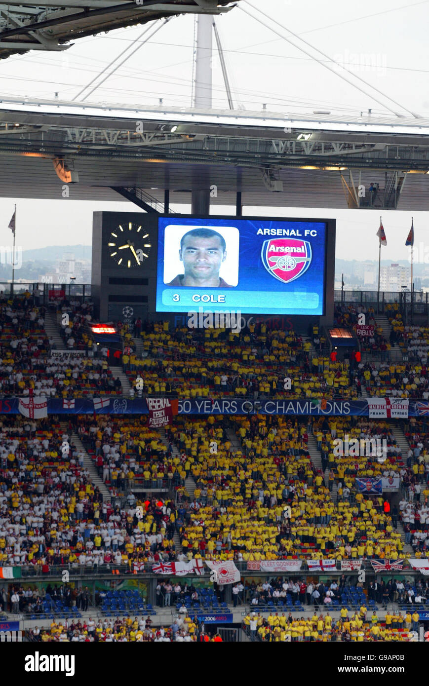 Arsenal stadium screen hi-res stock photography and images - Alamy