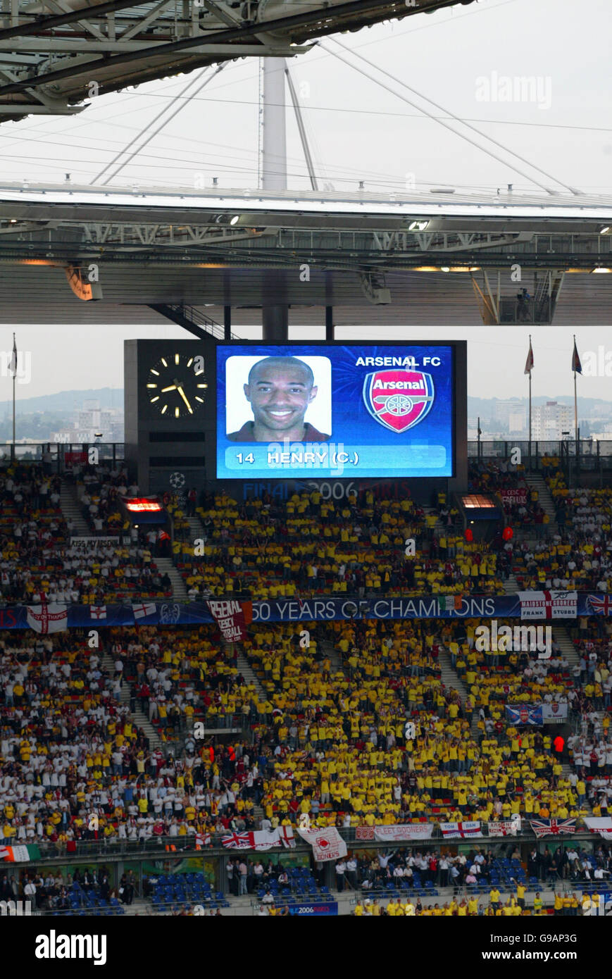 Arsenal stadium screen hi-res stock photography and images - Alamy