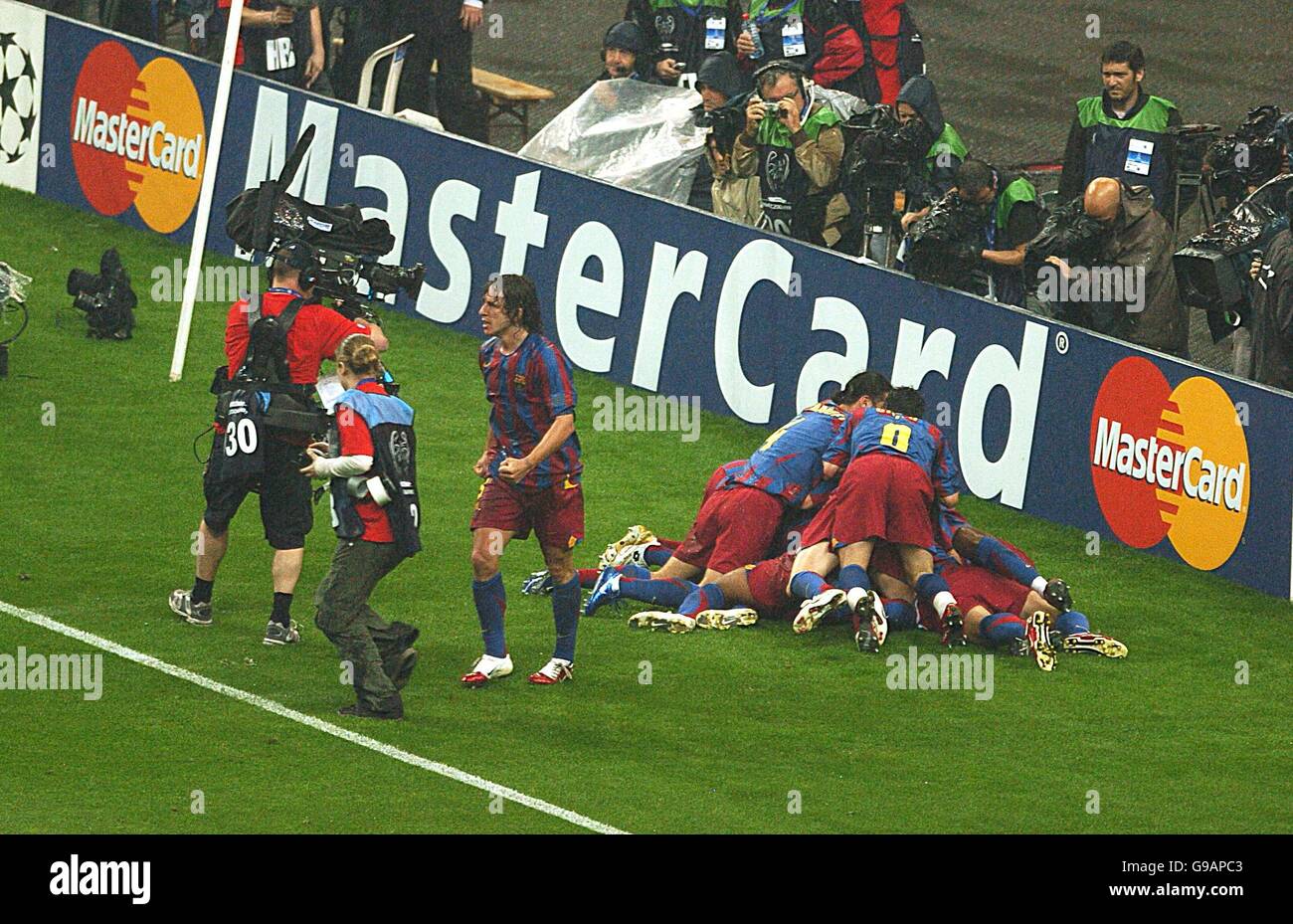 Soccer - UEFA Champions League - Final - Barcelona v Arsenal - Stade de ...