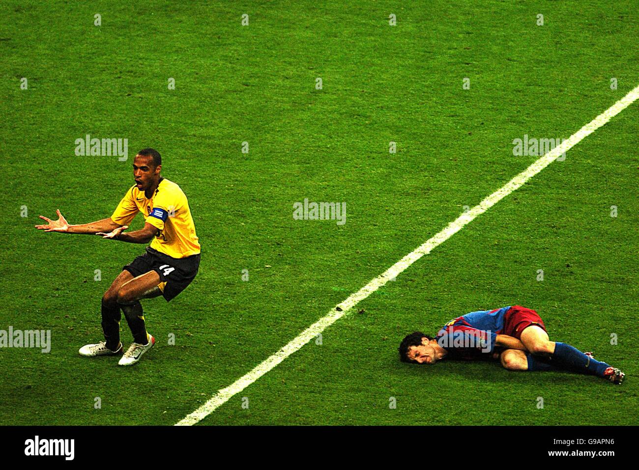 Soccer - UEFA Champions League - Final - Barcelona v Arsenal - Stade de ...