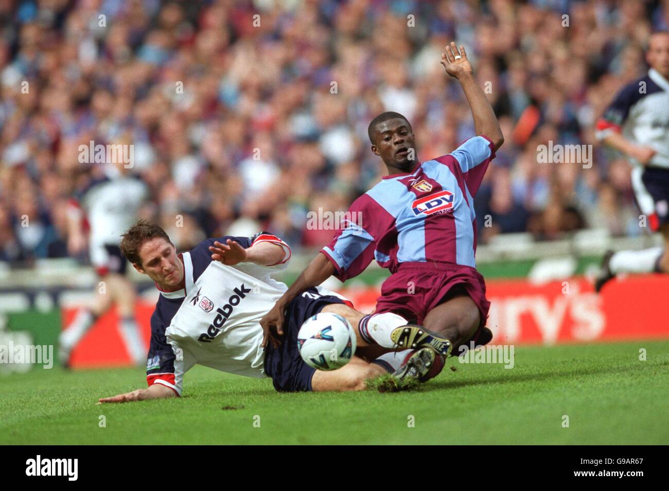 Bolton wanderers robbie elliott hi-res stock photography and images - Alamy