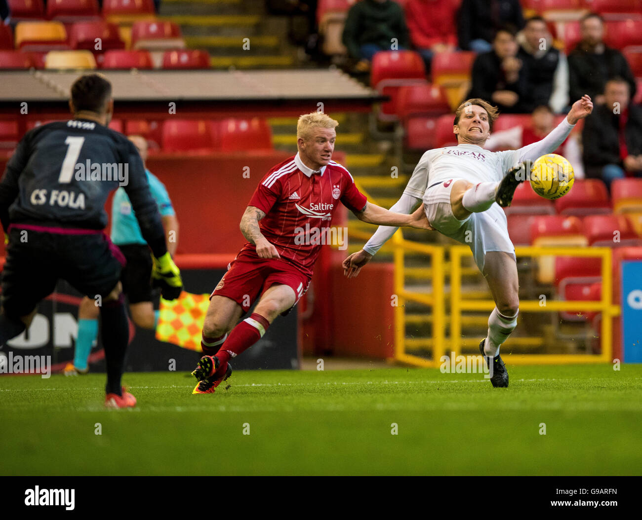 CS Fola Esch''s Billy Bernard and Aberdeen's Jonny Hayes (centre ...