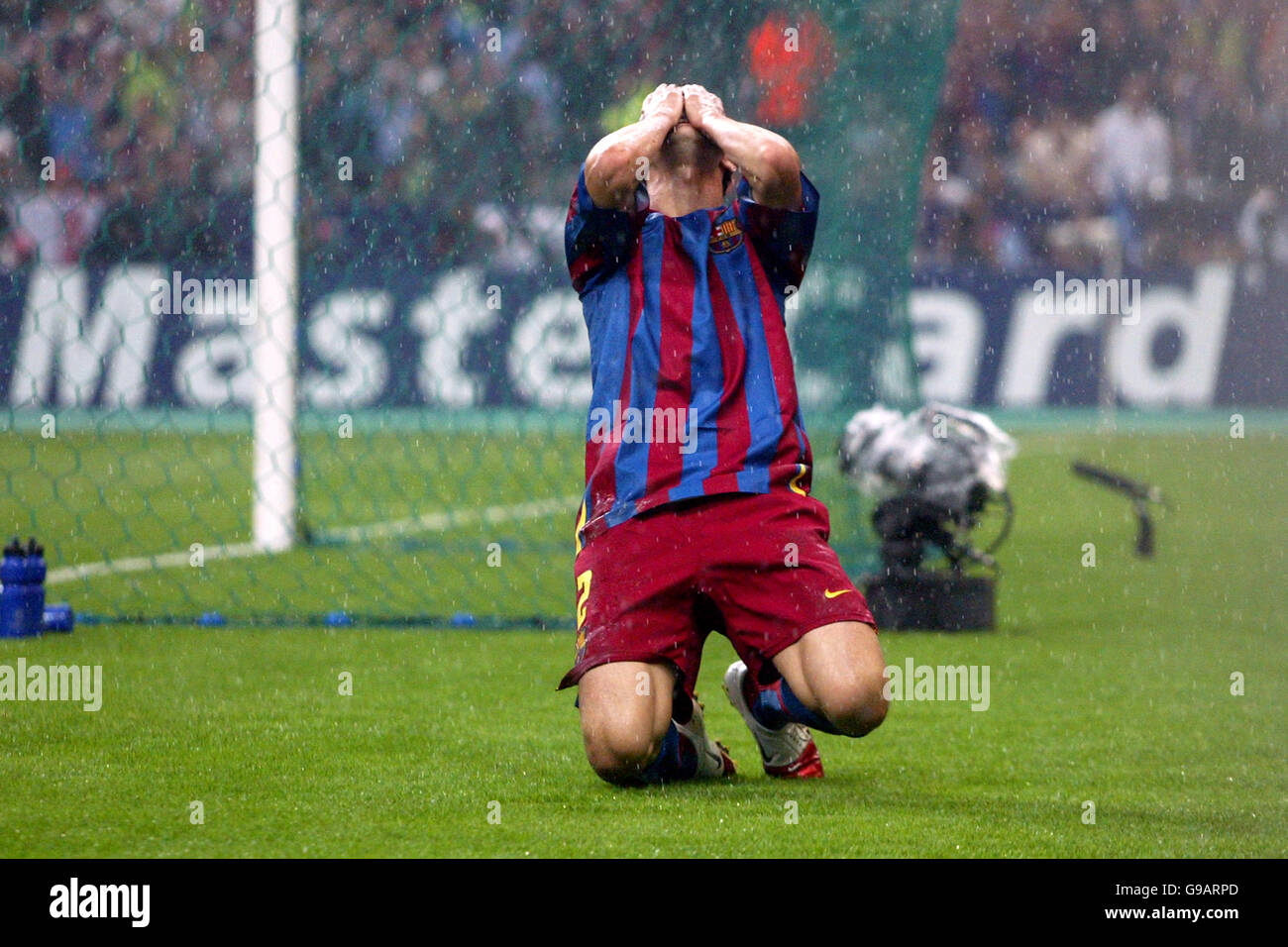 Barcelonas juliano belletti celebrates hi-res stock photography and ...