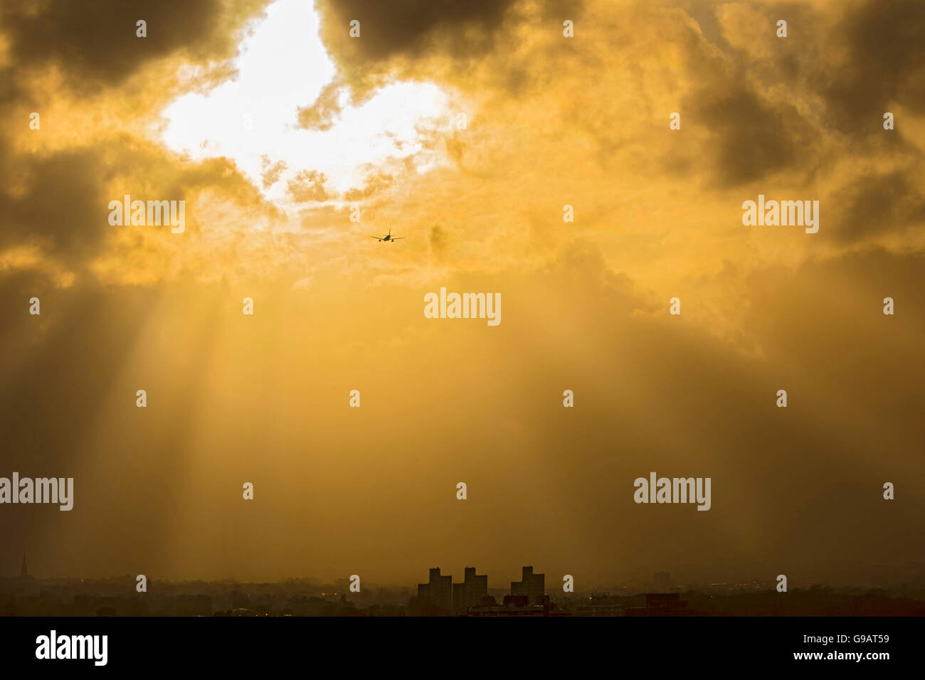 Aircraft flying into sunset at Heathrow airport Stock Photo - Alamy