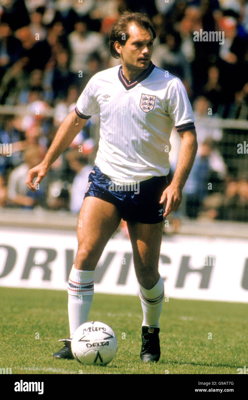 Soccer - Friendly - England v USSR Stock Photo - Alamy
