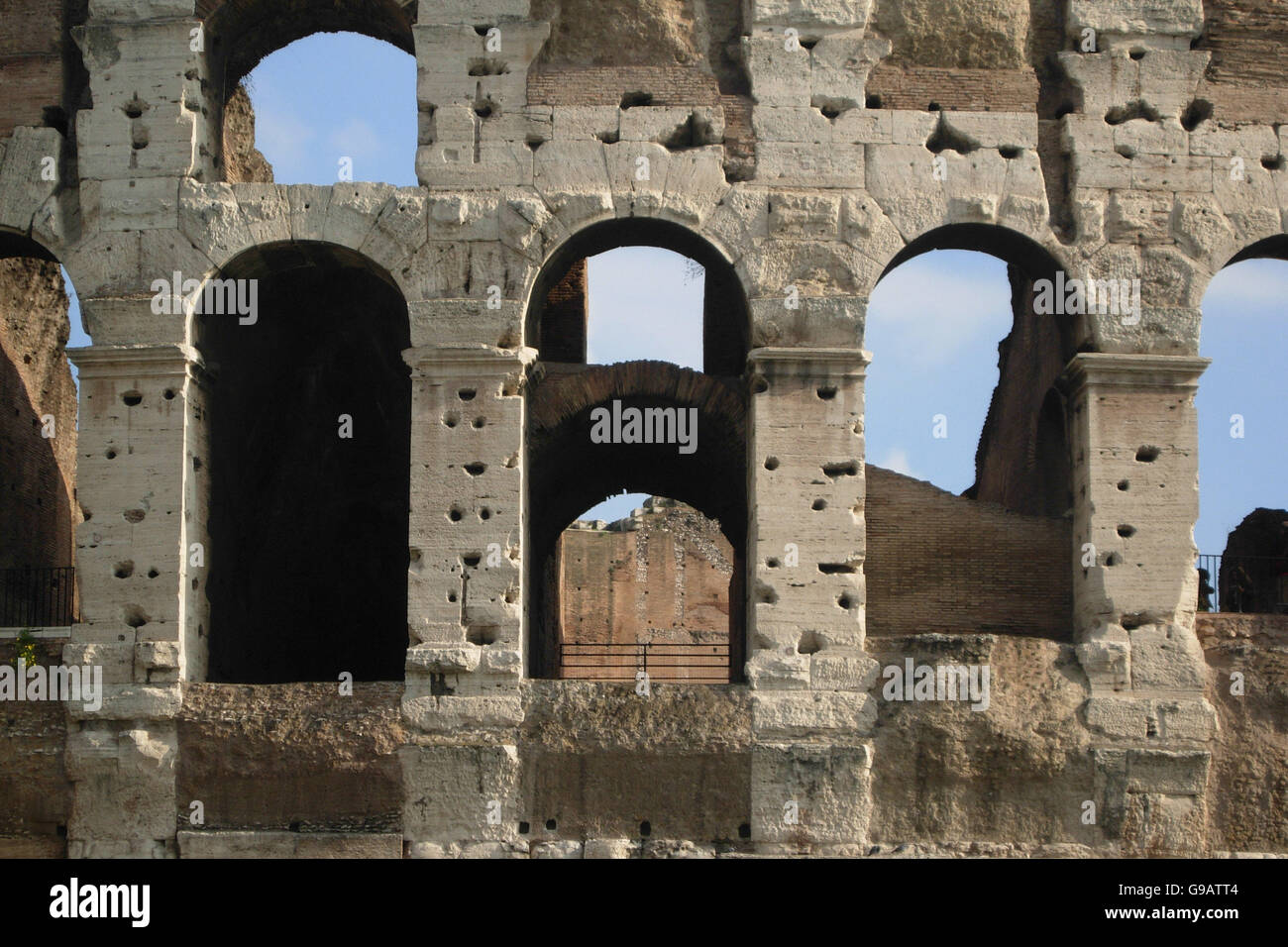 Roman arcs hi-res stock photography and images - Alamy