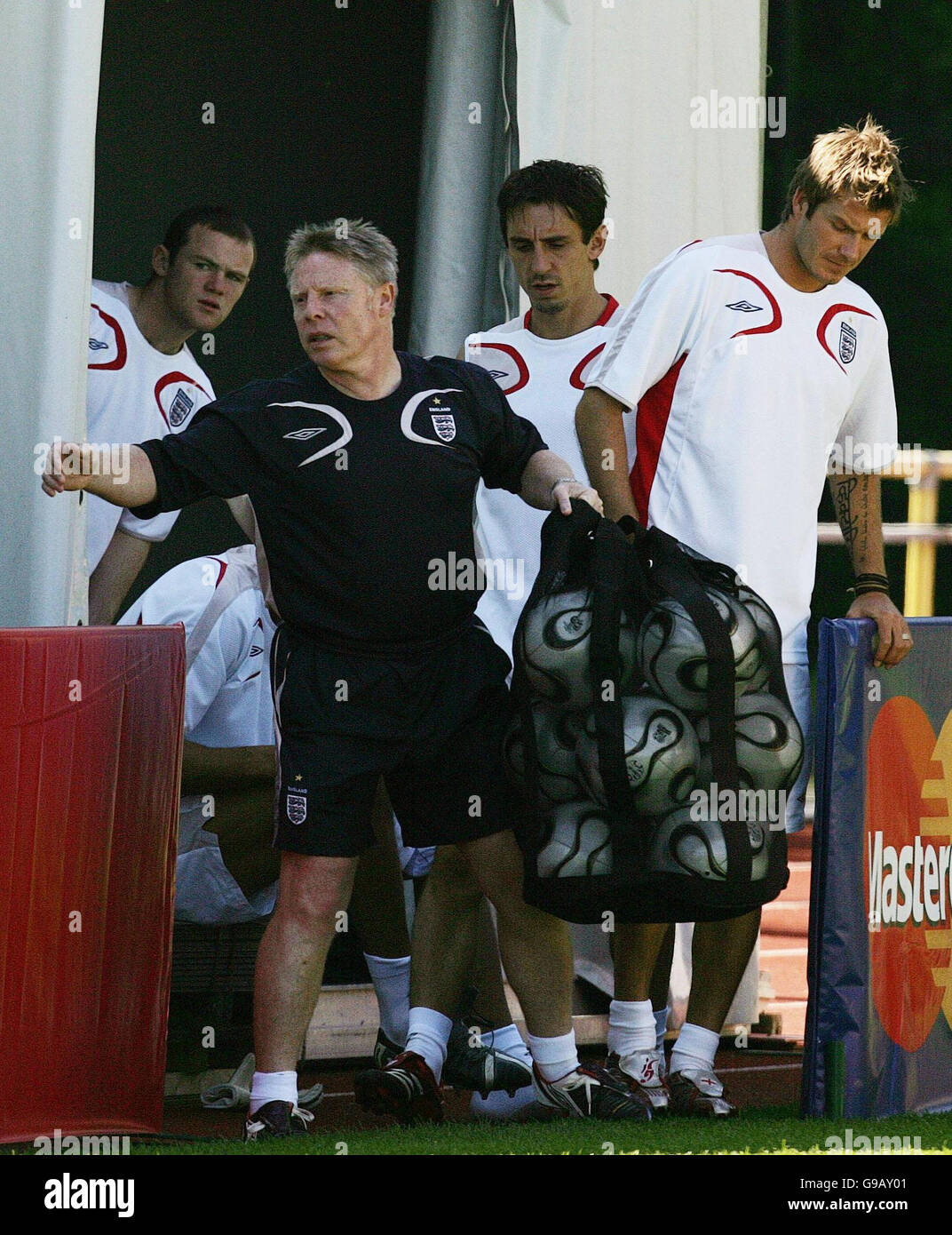 David beckham england coach hi-res stock photography and images - Alamy
