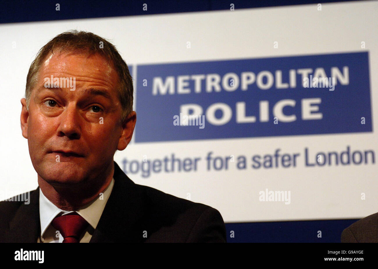 Assistant commissioner andy hayman hi-res stock photography and images ...