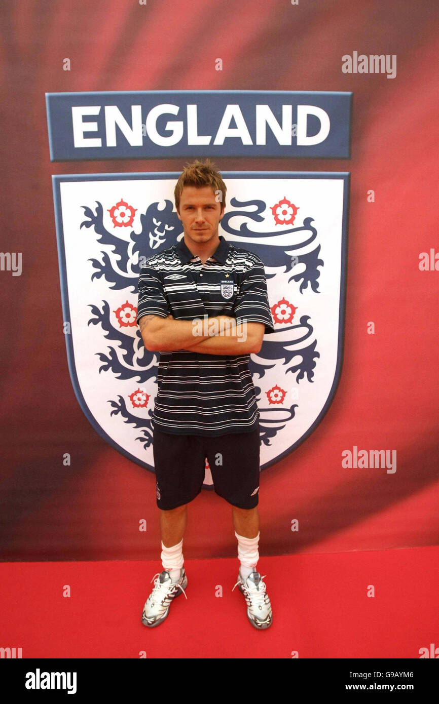 WORLDCUP England POOL. England captain David Beckham poses in front of ...