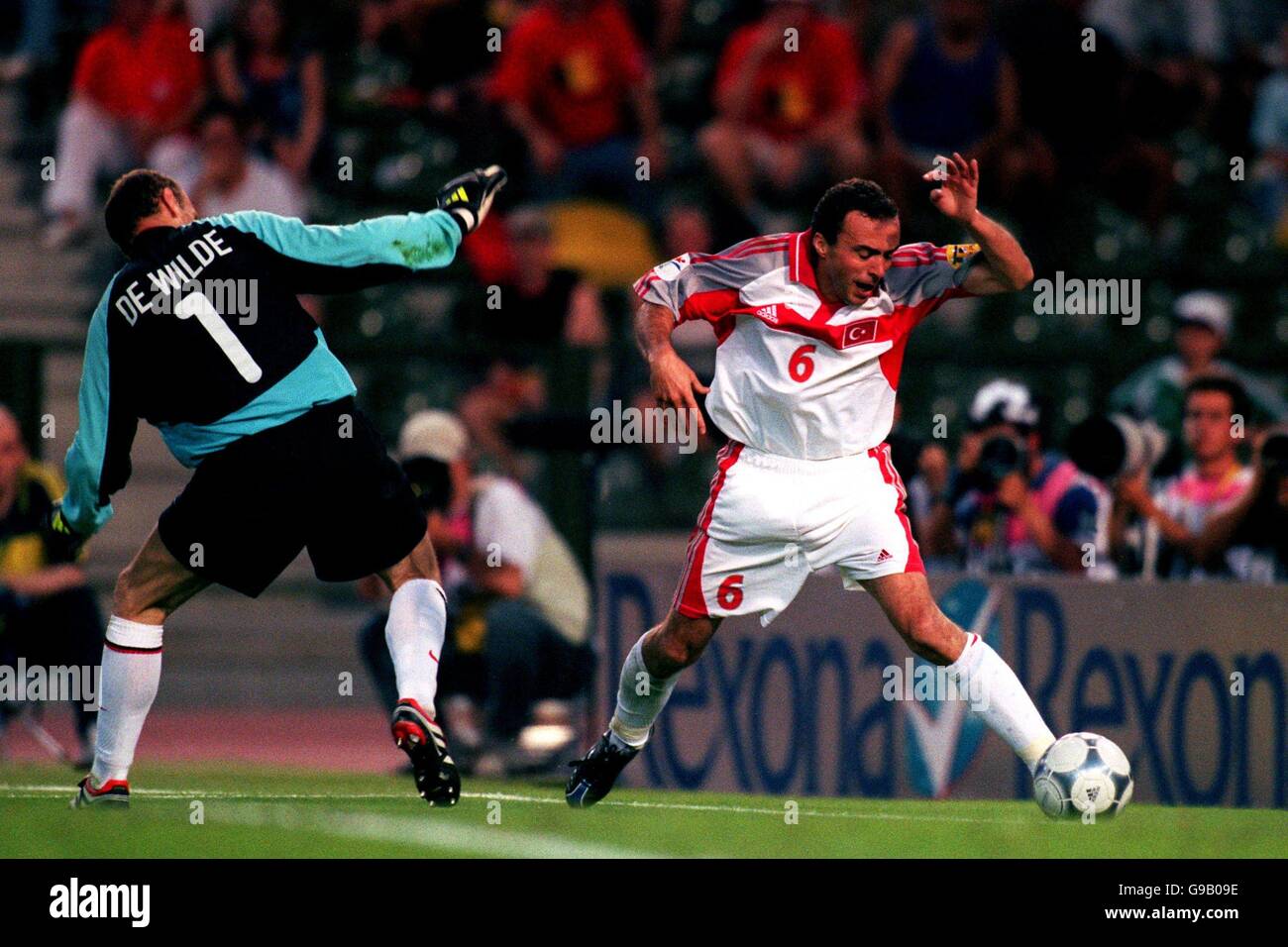 Soccer - Euro 2000 - Group B - Turkey v Belgium Stock Photo - Alamy