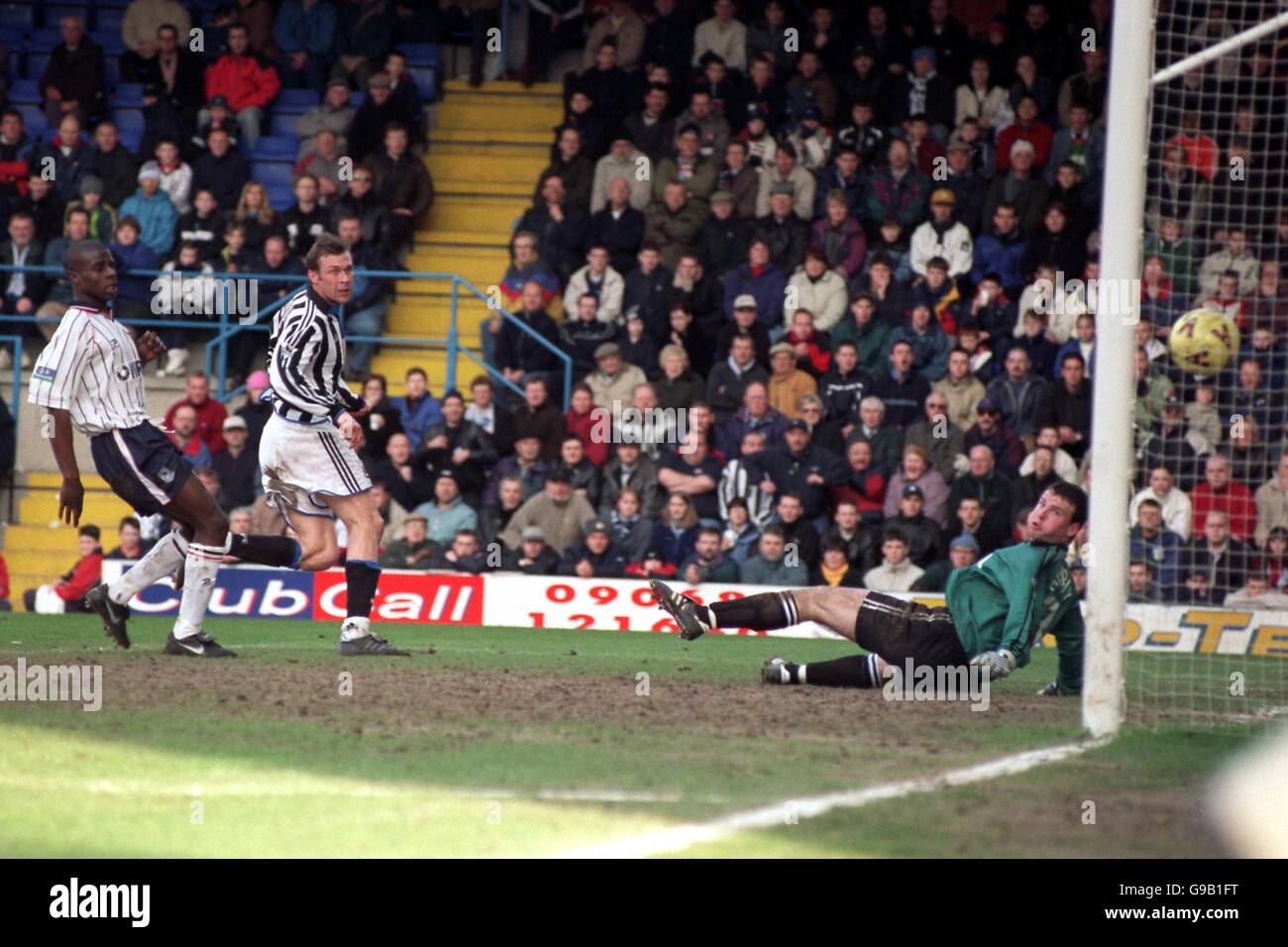 Newcastle United's Duncan Ferguson (second left) scores the third and ...