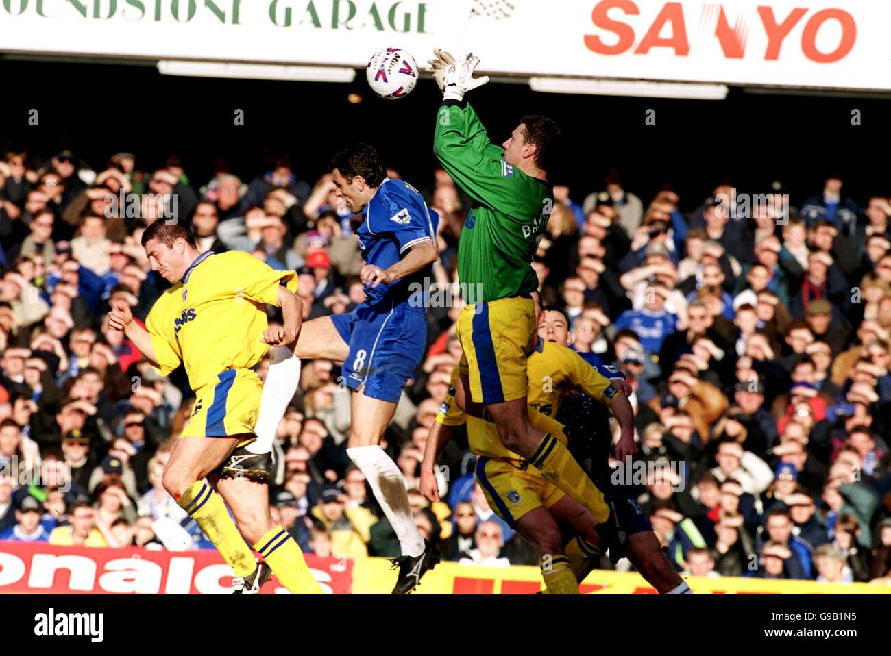 Chelseas gustavo poyet beaten ball by gillingham goalkeeper vince ...