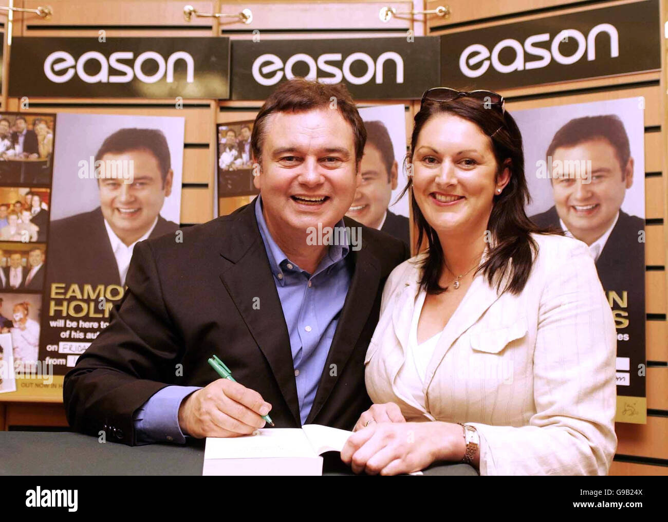 Paula Carlin from Dundrum gets her book signed by Eamonn Holmes at the ...