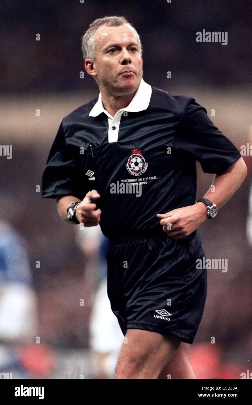 Referee phil richards hi-res stock photography and images - Alamy
