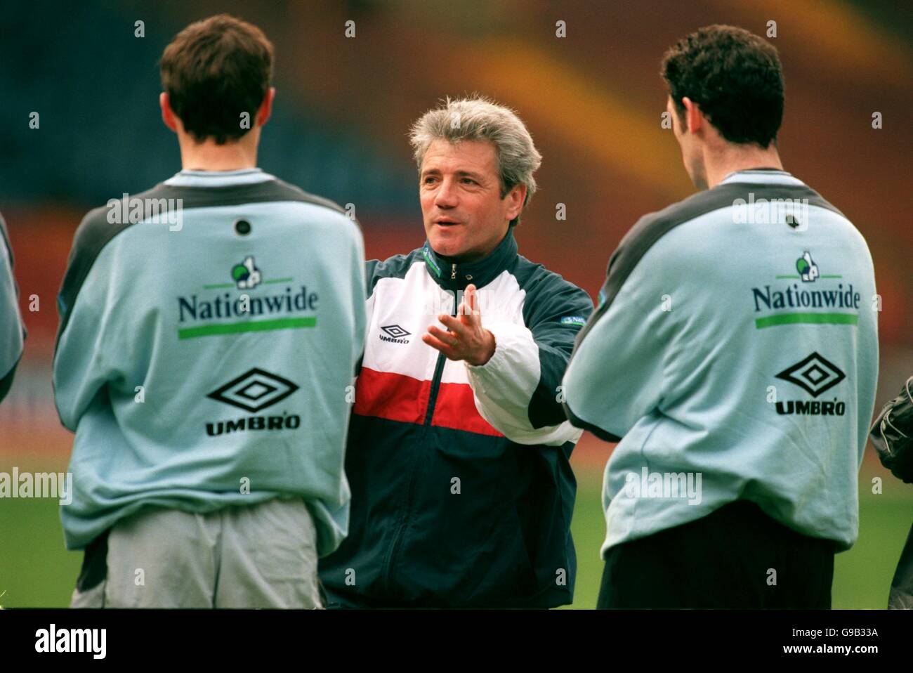 England manager Kevin Keegan (c) explains his ideas to Gareth Southgate ...