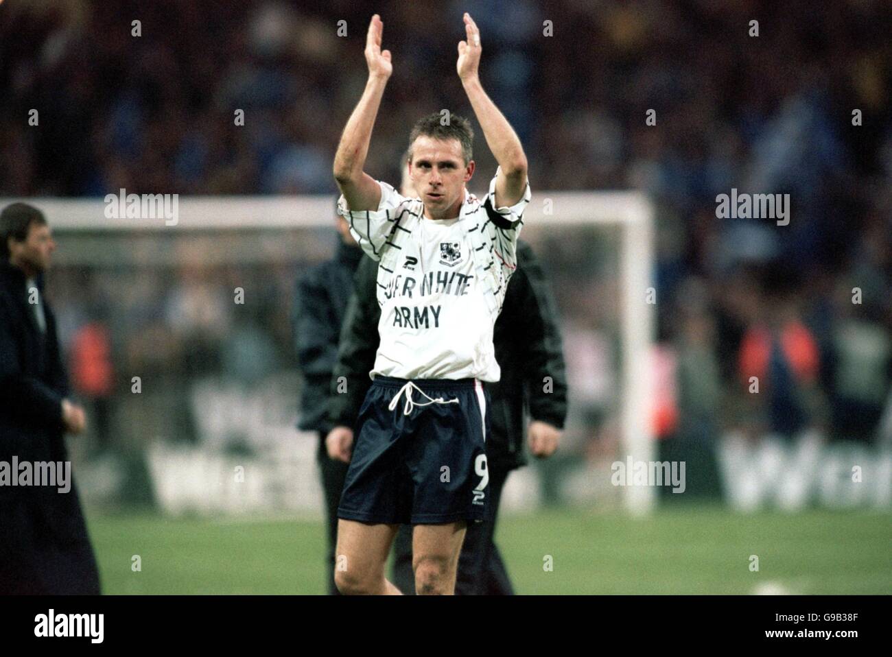 Clapping dejection despair football hi-res stock photography and images ...