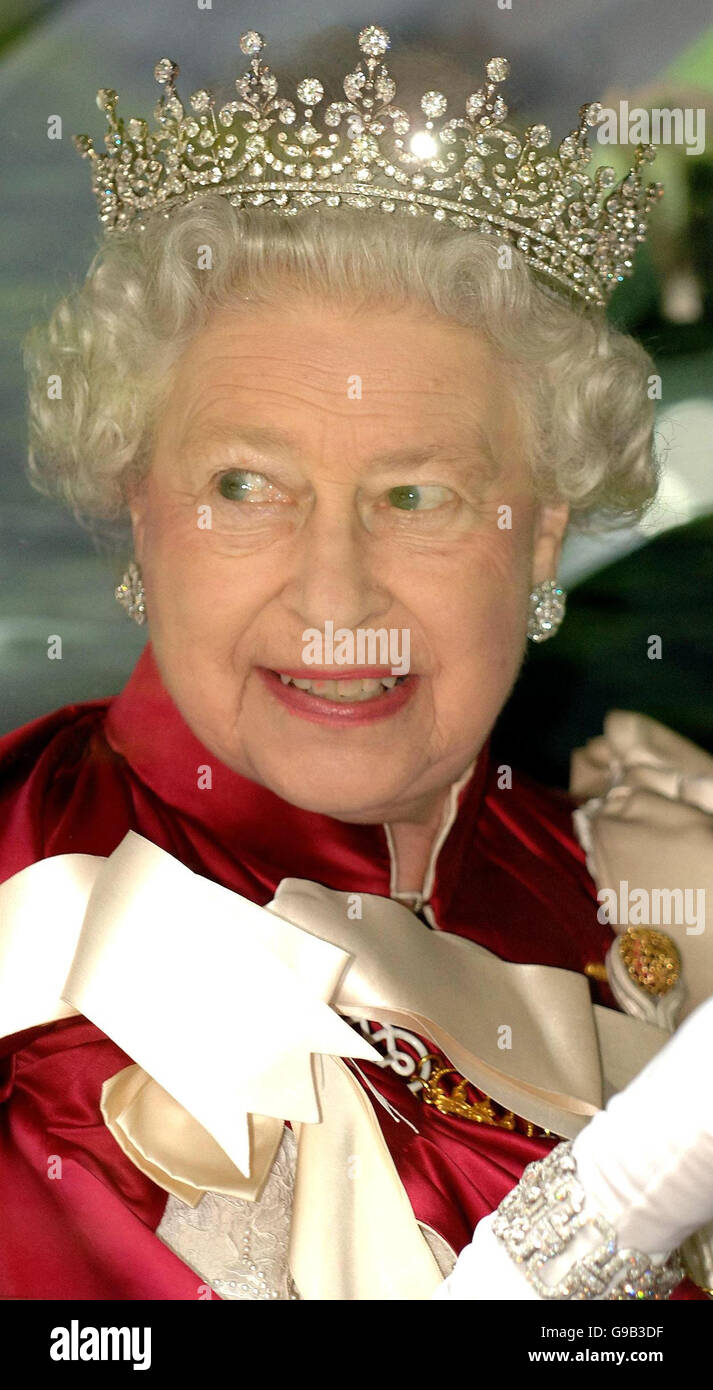 Order of the bath queen elizabeth hi-res stock photography and images ...