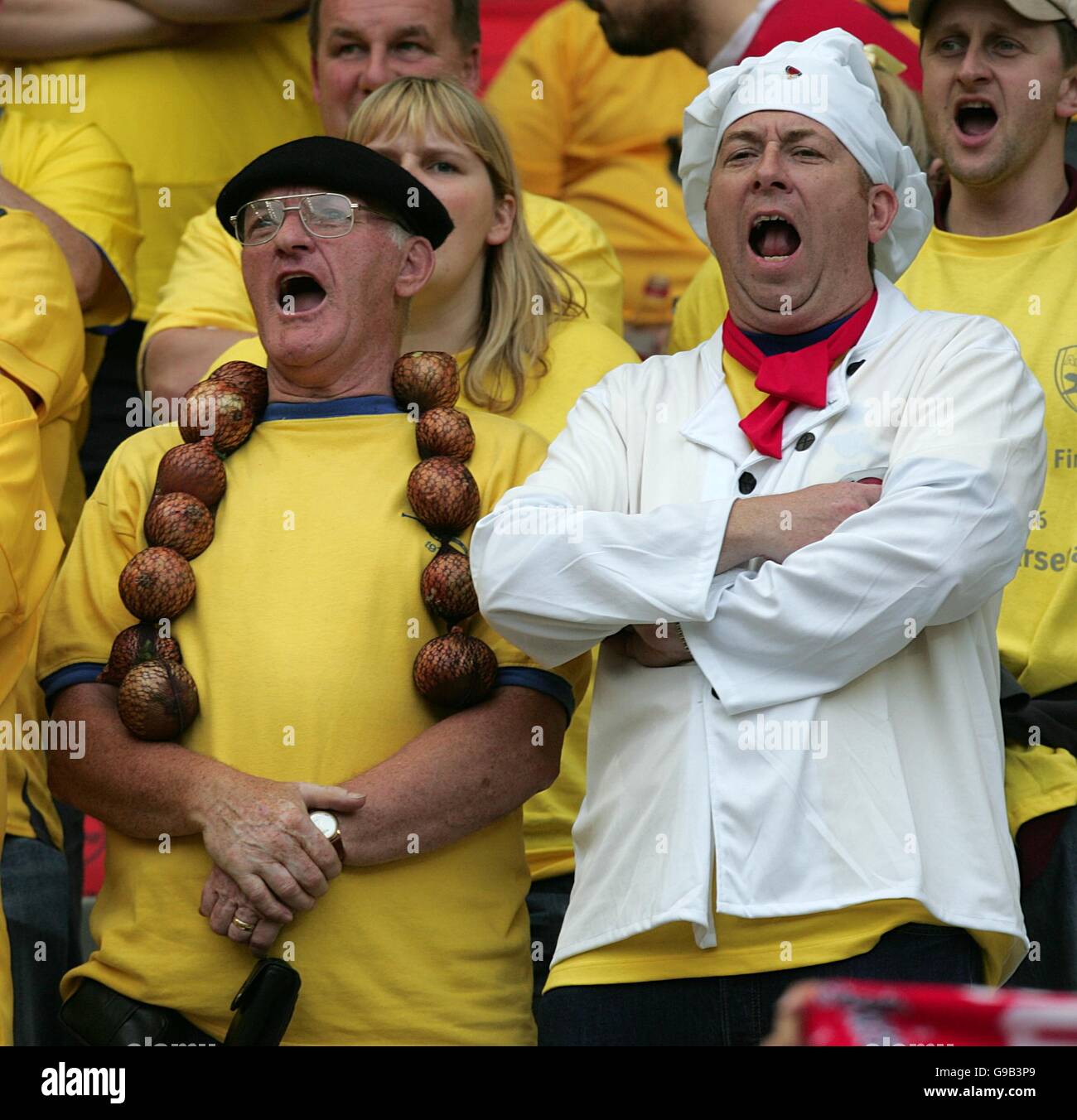 Arsenal fans singing hi-res stock photography and images - Alamy