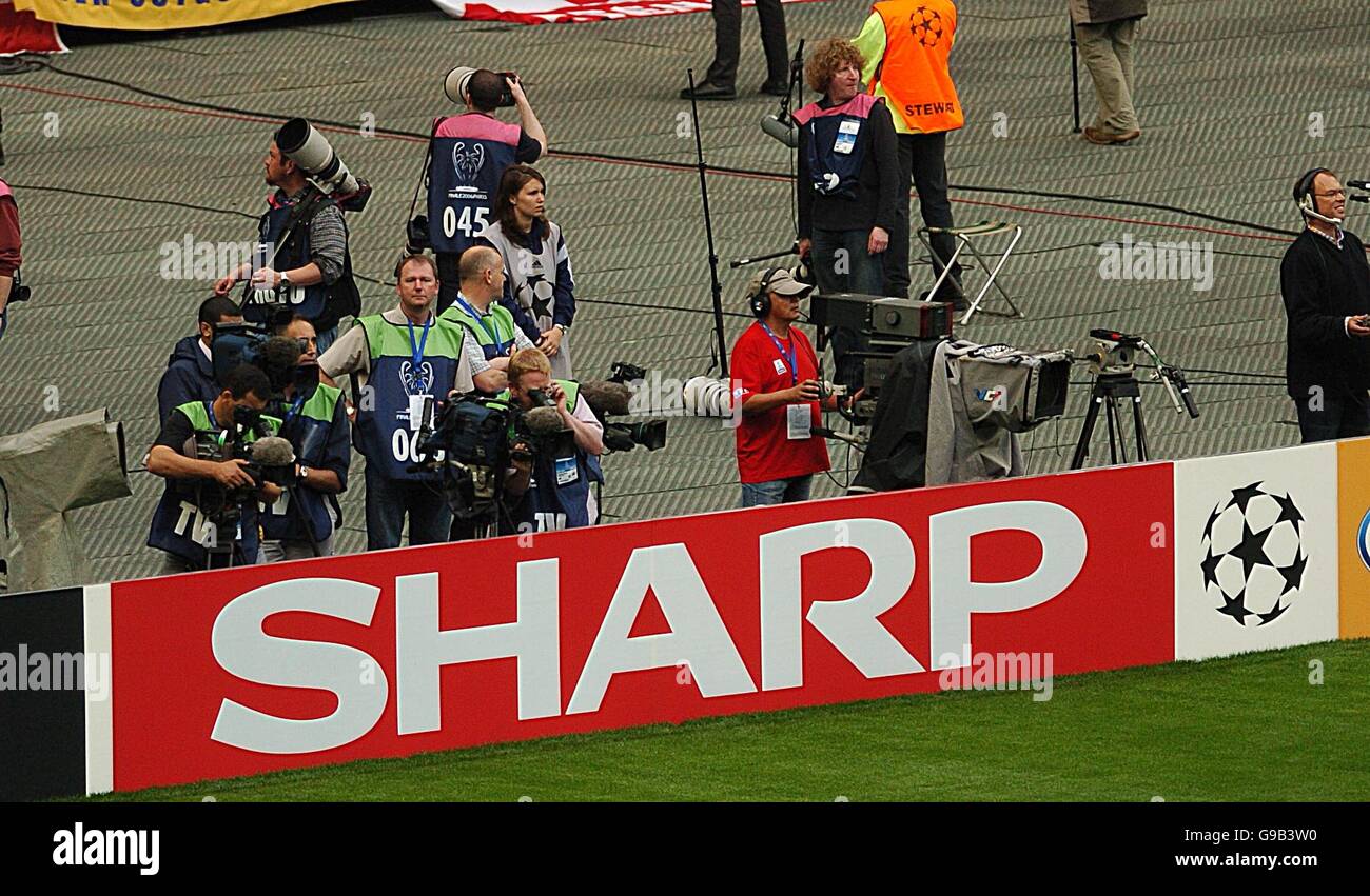 Soccer - UEFA Champions League - Final - Barcelona v Arsenal - Stade de ...