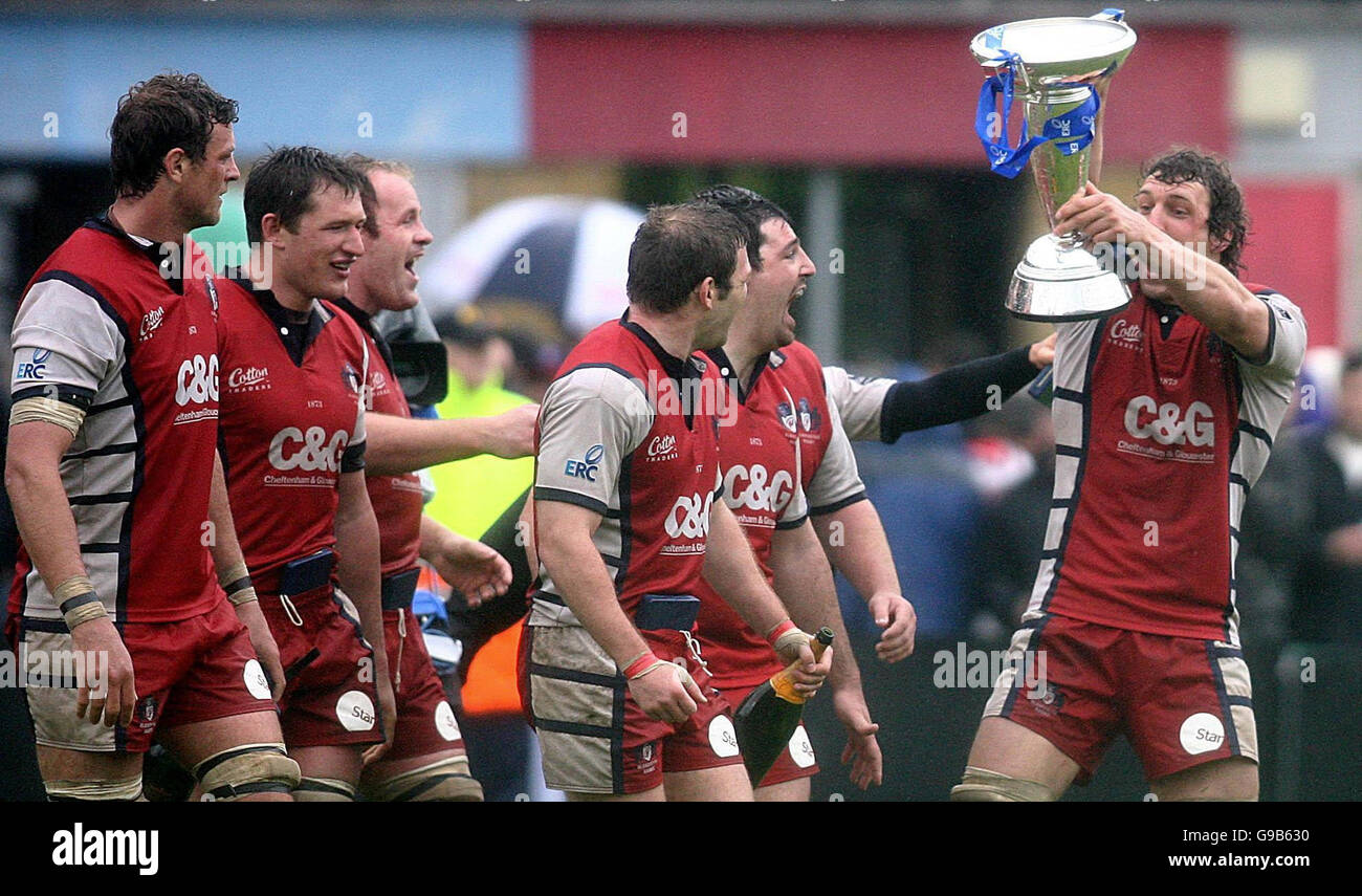 Gloucester's Jonathan Pendlebury holds aloft the trophy after defeating ...