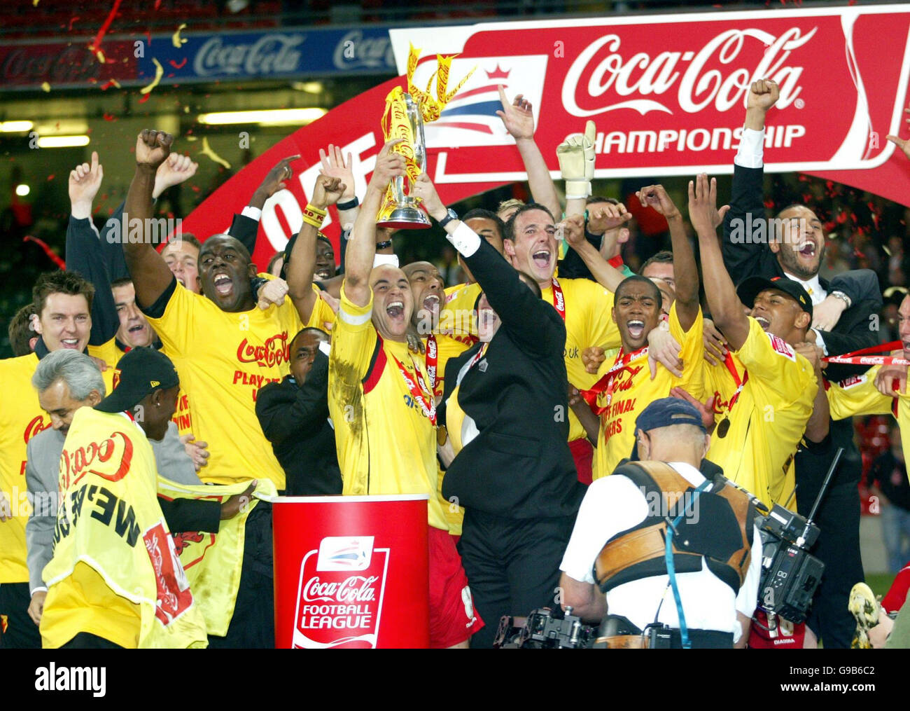 Watford players celebrate with the trophy after defeating Leeds in the ...