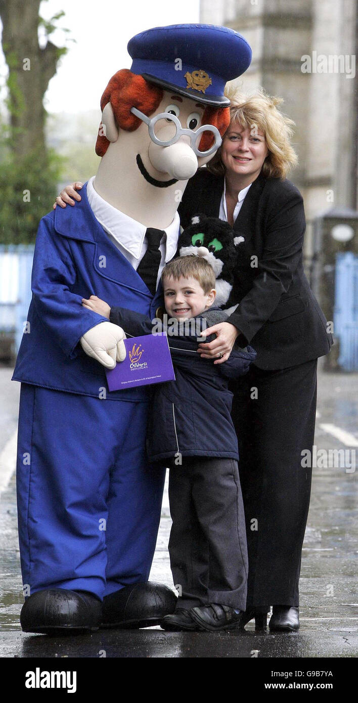 Postman Pat delivers an invitation to Thomas Burnip, 5, with mum Ann ...