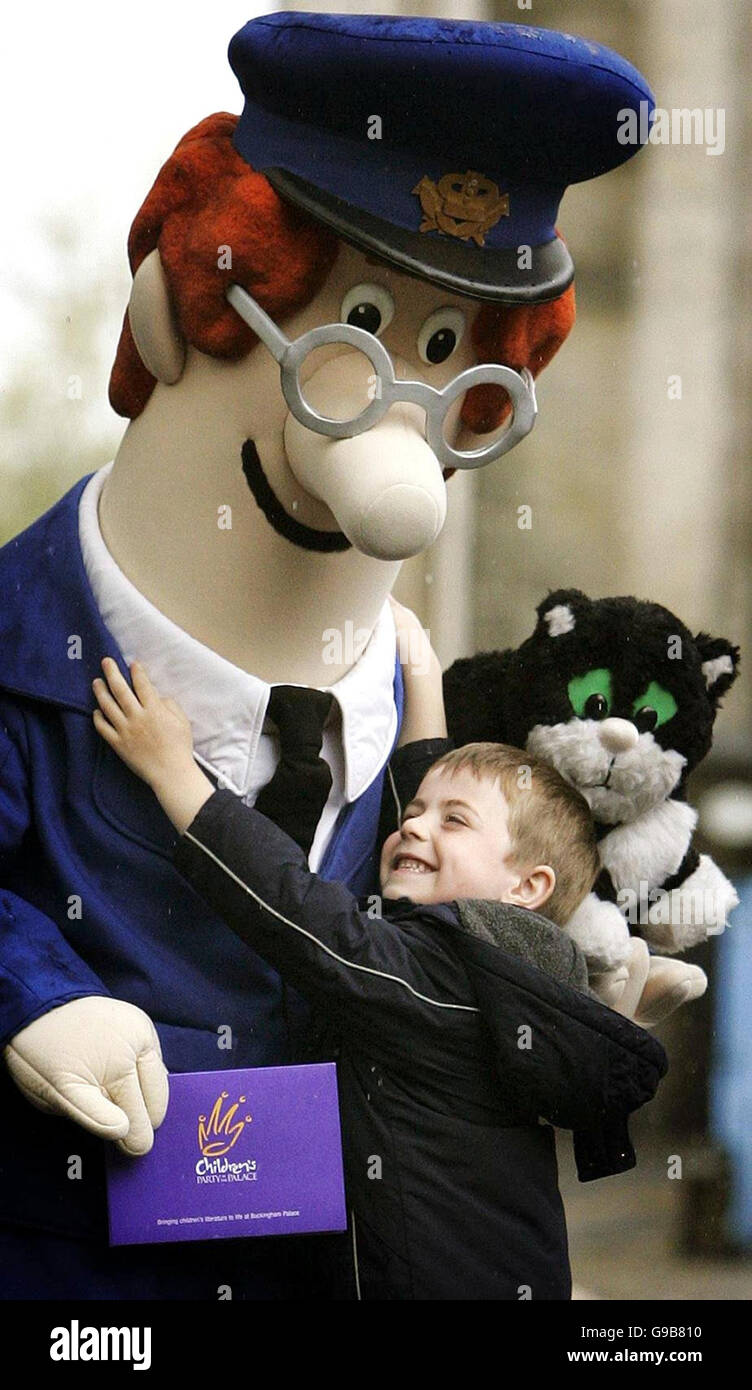 Postman pat delivers an invitation to thomas burnip hi-res stock ...