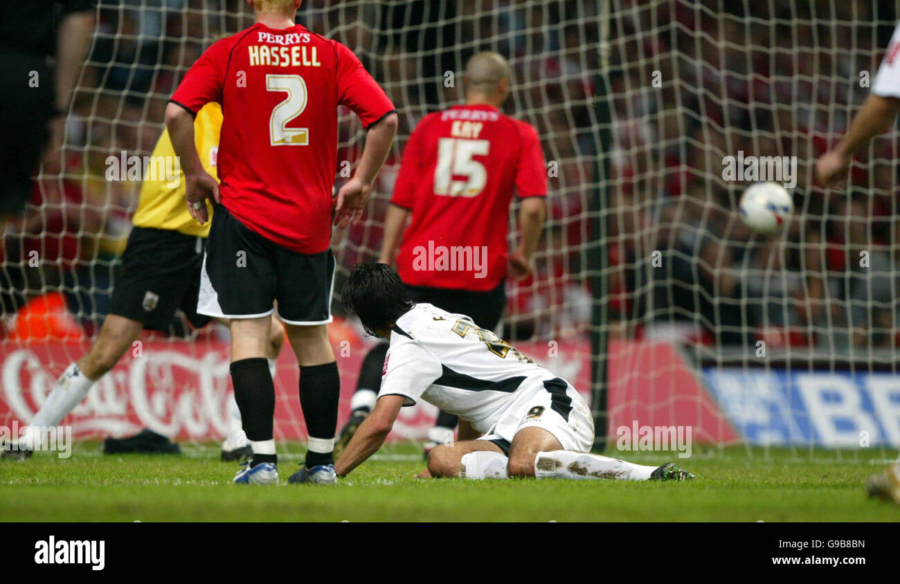 Barnsley rory fallon hi-res stock photography and images - Alamy