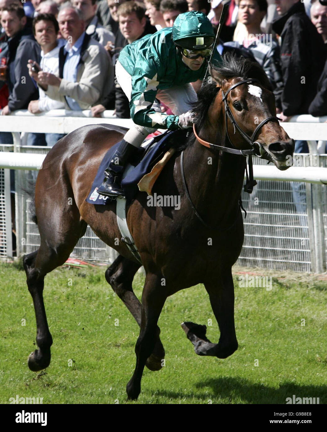 000 guineas on araafa at curragh racecourse hi-res stock photography ...