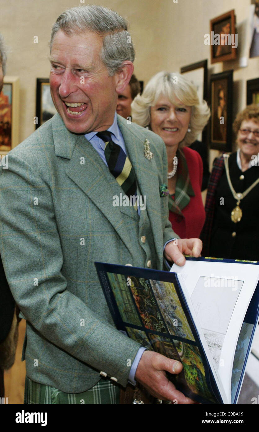 The Duke of Rothesay and The Duchess of Rothesay look at a Gaelic book ...