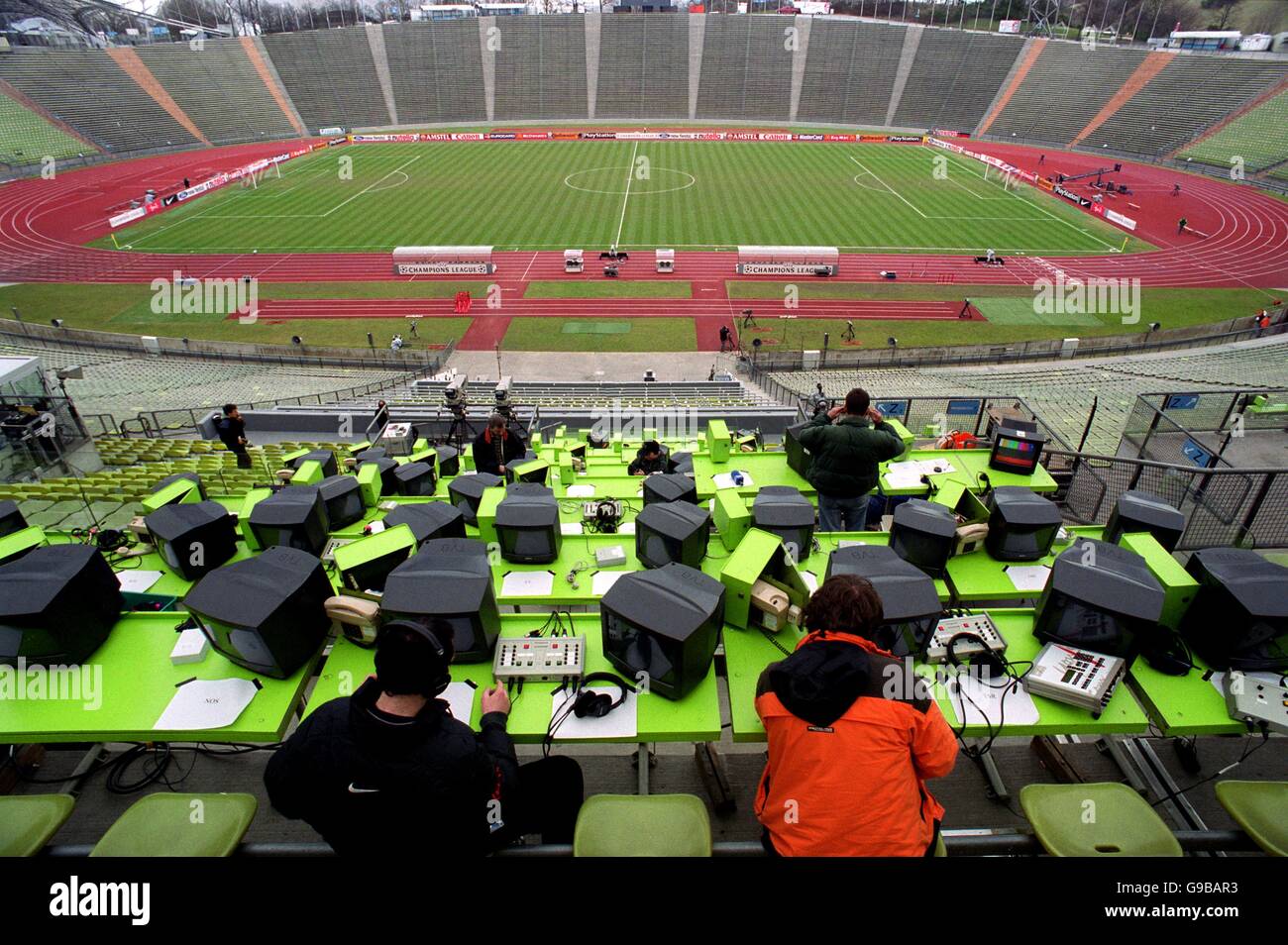 Team media television commentators hi-res stock photography and images ...