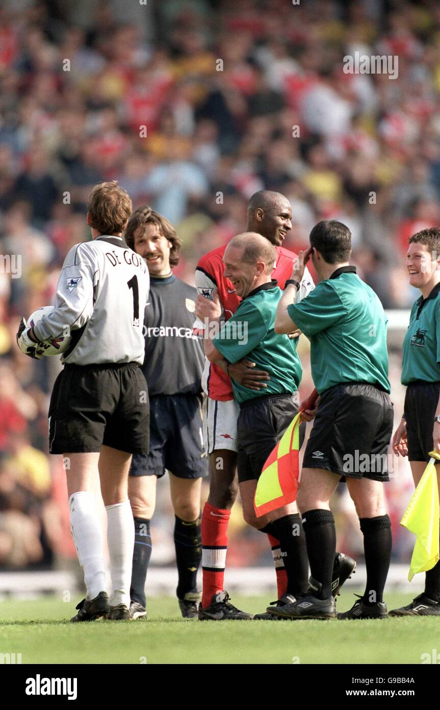 Mike reed referee hi-res stock photography and images - Alamy